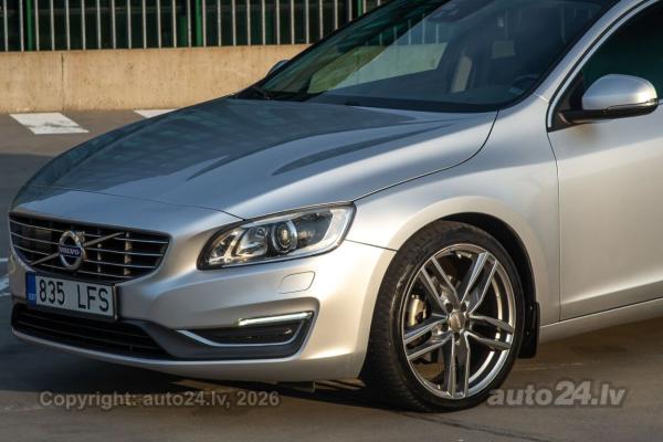 Pelēks Volvo V60 2014 Tallina, ar dzinēja tilpumu 2.00 L un nobraukumu 262 tūkst. km par 8950 €, foto 9 vietnē AUTOMOTO.COM.LV