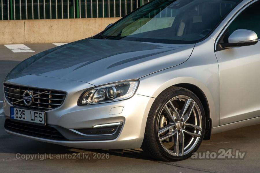 Pelēks Volvo V60 2014 Tallina, ar dzinēja tilpumu 2.00 L un nobraukumu 262 tūkst. km par 8950 €, foto 9 vietnē AUTOMOTO.COM.LV