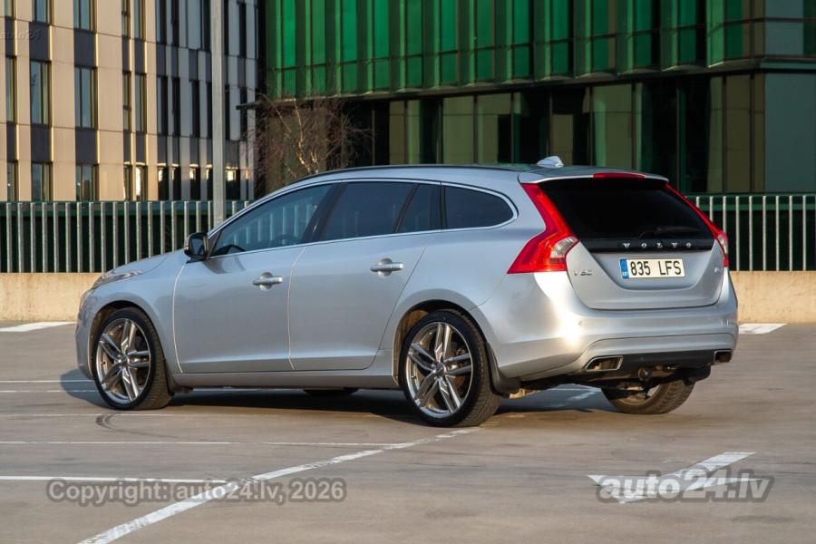 Pelēks Volvo V60 2014 Tallina, ar dzinēja tilpumu 2.00 L un nobraukumu 262 tūkst. km par 8950 €, foto 10 vietnē AUTOMOTO.COM.LV