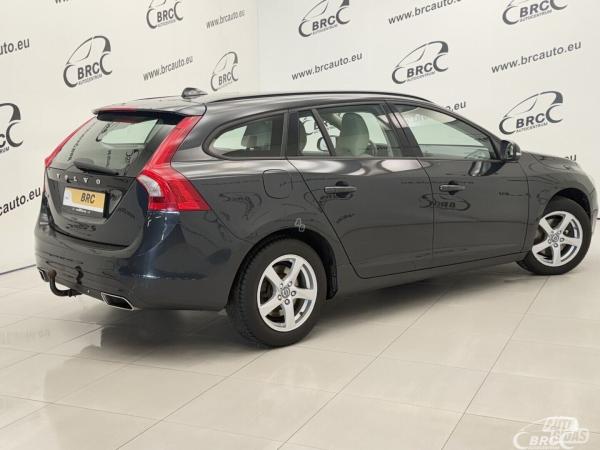 Pelēks Volvo V60 2014 Avižieniai, ar dzinēja tilpumu 2.00 L un nobraukumu 168 tūkst. km par 6300 €, foto 2 vietnē AUTOMOTO.COM.LV