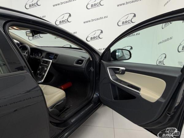 Pelēks Volvo V60 2014 Avižieniai, ar dzinēja tilpumu 2.00 L un nobraukumu 168 tūkst. km par 6300 €, foto 8 vietnē AUTOMOTO.COM.LV