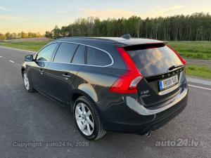 Grey Volvo V60 2014 in Tallinn, with an engine capacity of 1.60 L and mileage of 103 thousand km for 8290 €, photo 3 on AUTOMOTO.COM.LV