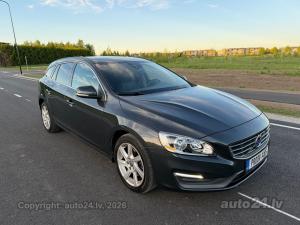 Grey Volvo V60 2014 in Tallinn, with an engine capacity of 1.60 L and mileage of 103 thousand km for 8290 €, photo 4 on AUTOMOTO.COM.LV