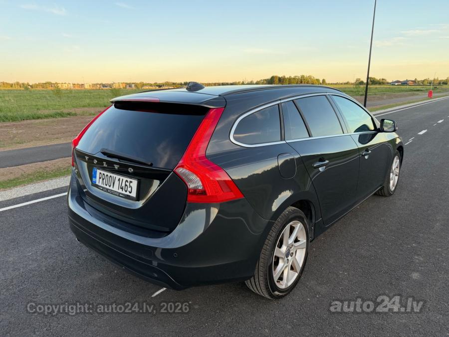 Grey Volvo V60 2014 in Tallinn, with an engine capacity of 1.60 L and mileage of 103 thousand km for 8290 €, photo 5 on AUTOMOTO.COM.LV