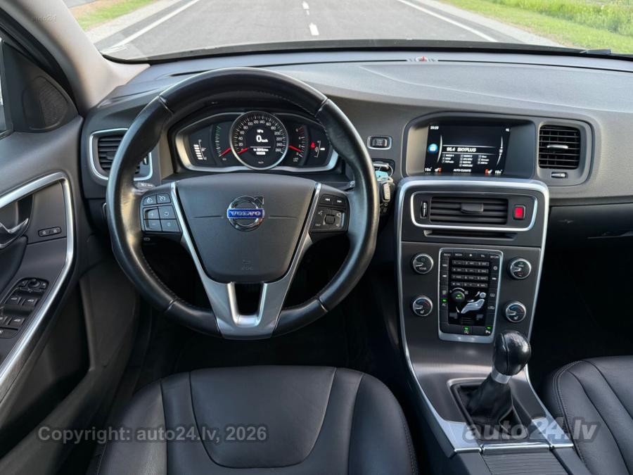 Grey Volvo V60 2014 in Tallinn, with an engine capacity of 1.60 L and mileage of 103 thousand km for 8290 €, photo 6 on AUTOMOTO.COM.LV