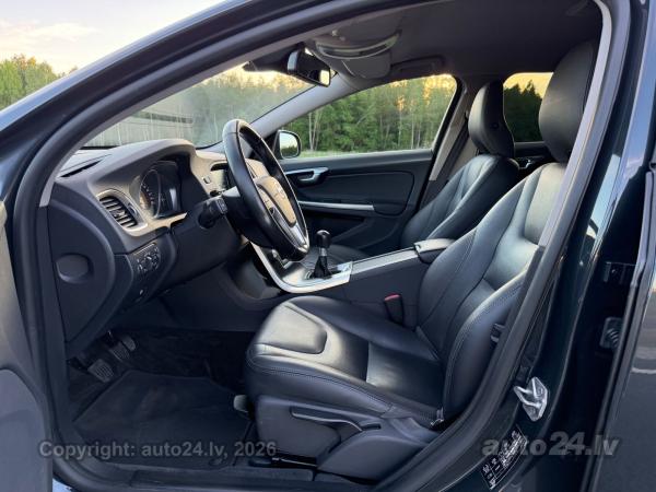 Grey Volvo V60 2014 in Tallinn, with an engine capacity of 1.60 L and mileage of 103 thousand km for 8290 €, photo 7 on AUTOMOTO.COM.LV