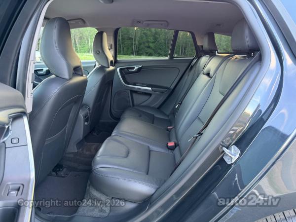 Grey Volvo V60 2014 in Tallinn, with an engine capacity of 1.60 L and mileage of 103 thousand km for 8290 €, photo 8 on AUTOMOTO.COM.LV