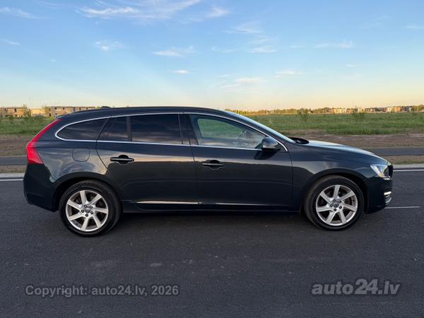 Grey Volvo V60 2014 in Tallinn, with an engine capacity of 1.60 L and mileage of 103 thousand km for 8290 €, photo 10 on AUTOMOTO.COM.LV