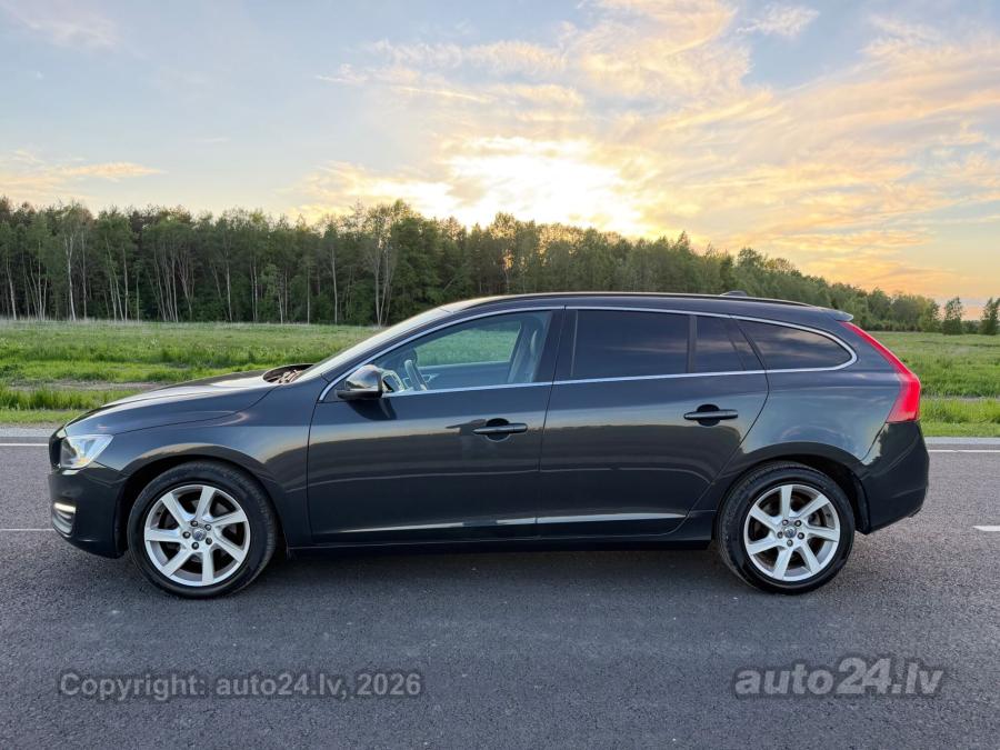 Grey Volvo V60 2014 in Tallinn, with an engine capacity of 1.60 L and mileage of 103 thousand km for 8290 €, photo 13 on AUTOMOTO.COM.LV