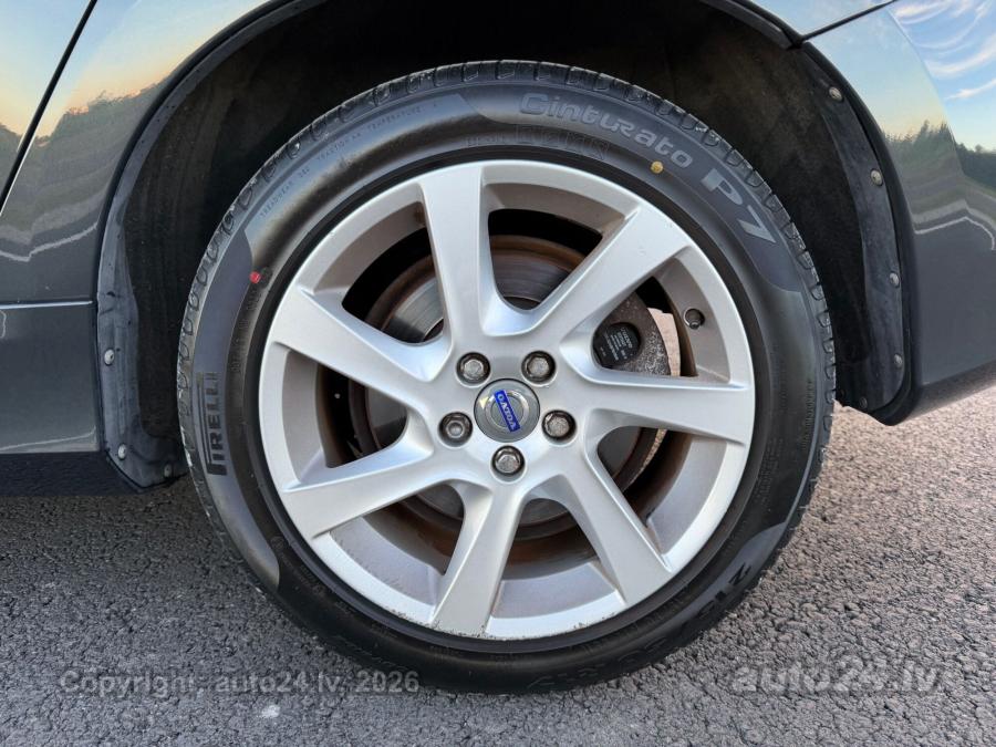 Grey Volvo V60 2014 in Tallinn, with an engine capacity of 1.60 L and mileage of 103 thousand km for 8290 €, photo 23 on AUTOMOTO.COM.LV