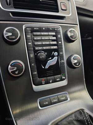 Grey Volvo V60 2014 in Tallinn, with an engine capacity of 2.40 L and mileage of 298 thousand km for 8900 €, photo 9 on AUTOMOTO.COM.LV
