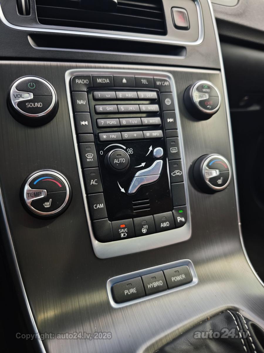 Grey Volvo V60 2014 in Tallinn, with an engine capacity of 2.40 L and mileage of 298 thousand km for 8900 €, photo 9 on AUTOMOTO.COM.LV