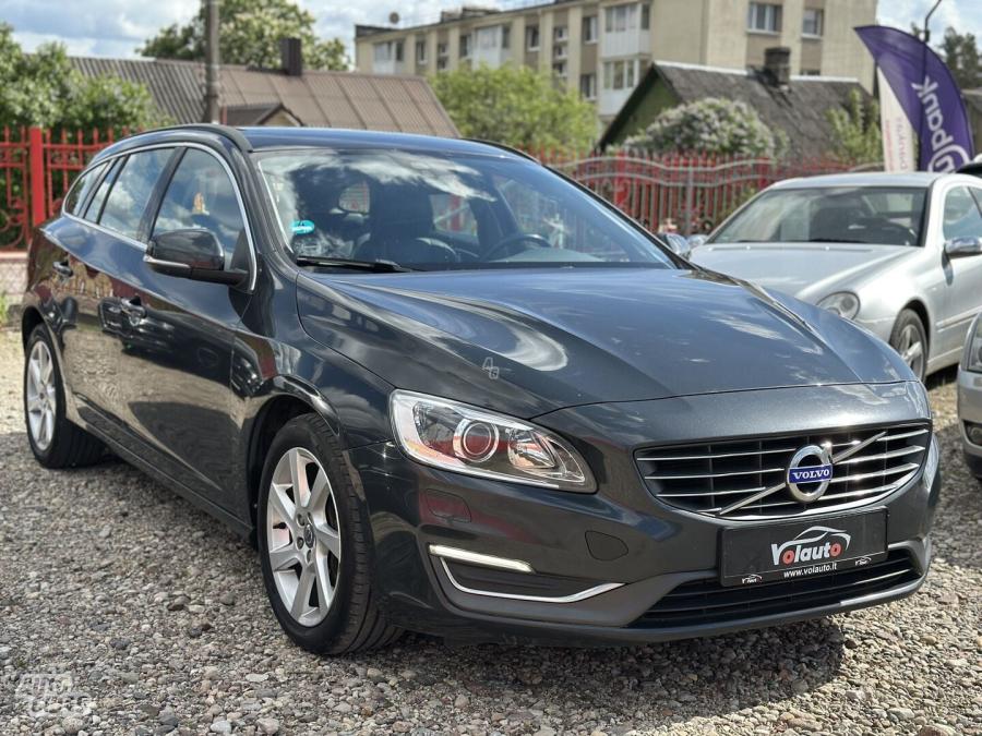 Pelēks Volvo V60 2014 Pabradė, ar dzinēja tilpumu 2.40 L un nobraukumu 246 tūkst. km par 8250 €, foto 4 vietnē AUTOMOTO.COM.LV