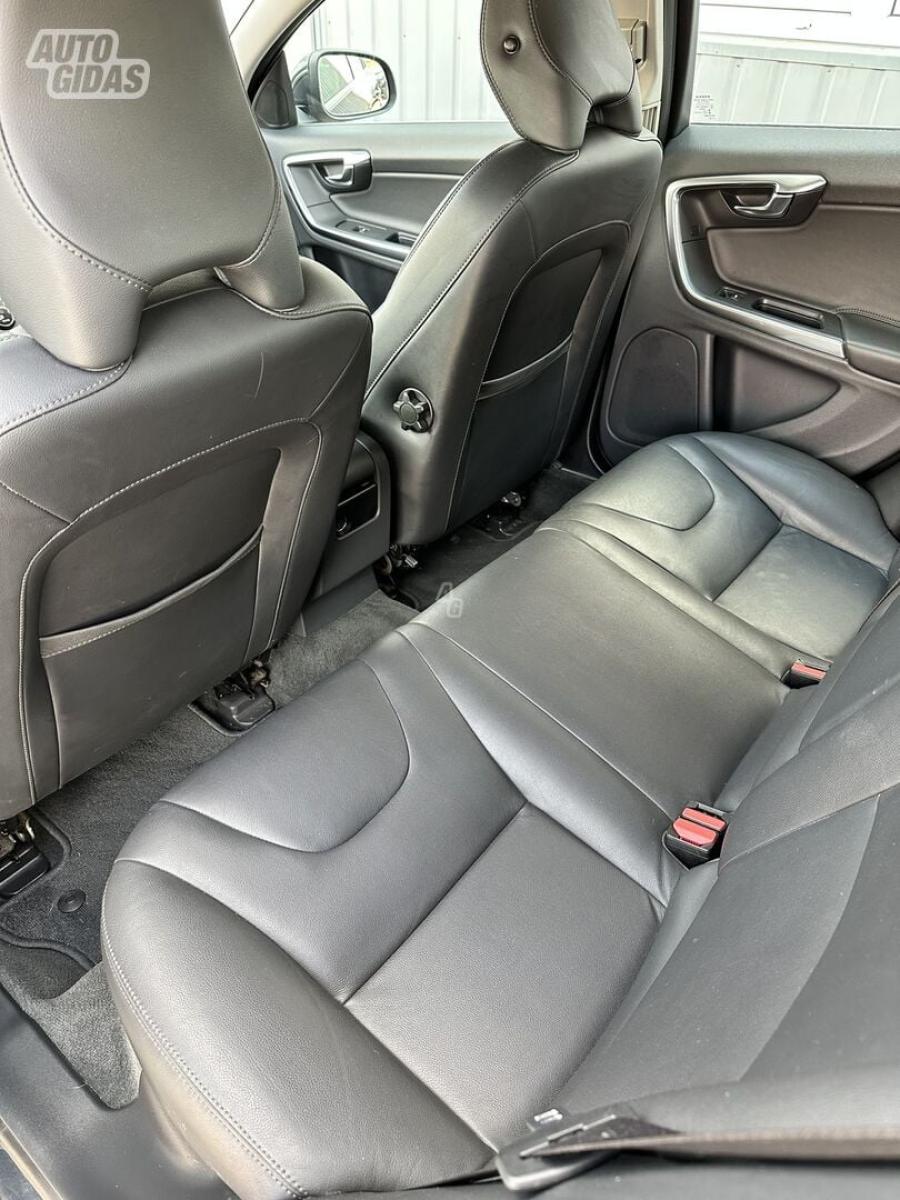 Pelēks Volvo V60 2014 Pabradė, ar dzinēja tilpumu 2.40 L un nobraukumu 246 tūkst. km par 8250 €, foto 8 vietnē AUTOMOTO.COM.LV