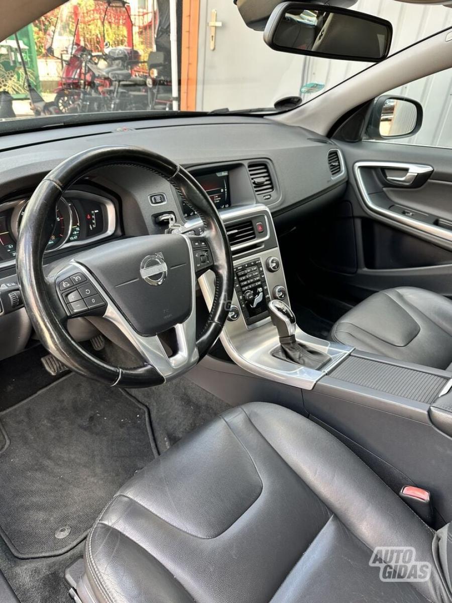 Pelēks Volvo V60 2014 Pabradė, ar dzinēja tilpumu 2.40 L un nobraukumu 246 tūkst. km par 8250 €, foto 9 vietnē AUTOMOTO.COM.LV