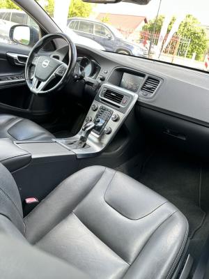 Pelēks Volvo V60 2014 Pabradė, ar dzinēja tilpumu 2.40 L un nobraukumu 246 tūkst. km par 8250 €, foto 13 vietnē AUTOMOTO.COM.LV