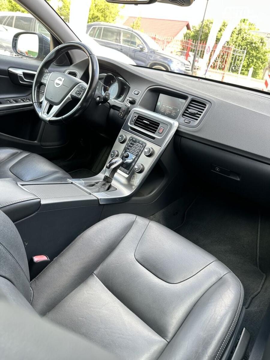 Pelēks Volvo V60 2014 Pabradė, ar dzinēja tilpumu 2.40 L un nobraukumu 246 tūkst. km par 8250 €, foto 13 vietnē AUTOMOTO.COM.LV