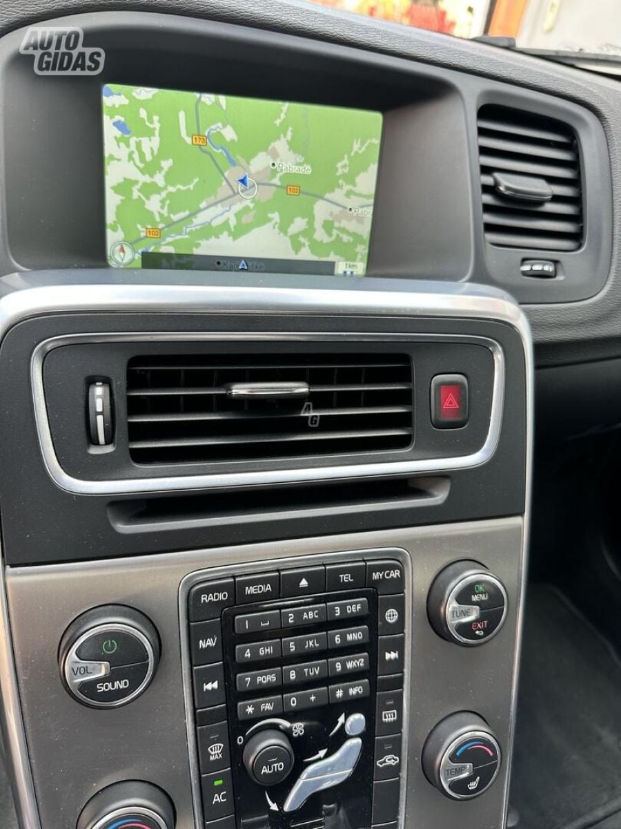 Pelēks Volvo V60 2014 Pabradė, ar dzinēja tilpumu 2.40 L un nobraukumu 246 tūkst. km par 8250 €, foto 15 vietnē AUTOMOTO.COM.LV