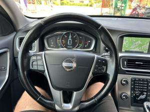 Pelēks Volvo V60 2014 Pabradė, ar dzinēja tilpumu 2.40 L un nobraukumu 246 tūkst. km par 8250 €, foto 17 vietnē AUTOMOTO.COM.LV