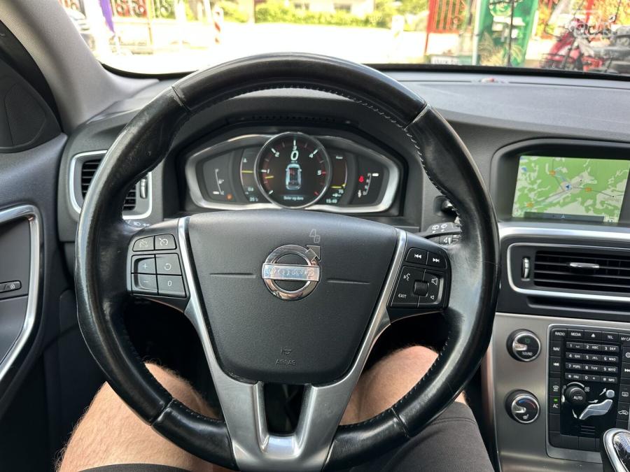 Pelēks Volvo V60 2014 Pabradė, ar dzinēja tilpumu 2.40 L un nobraukumu 246 tūkst. km par 8250 €, foto 17 vietnē AUTOMOTO.COM.LV