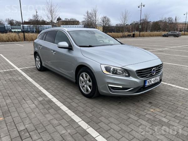 Pelēks Volvo V60 2014 Rīga, ar dzinēja tilpumu 2.40 L un nobraukumu 206 tūkst. km par 9990 €, foto 1 vietnē AUTOMOTO.COM.LV