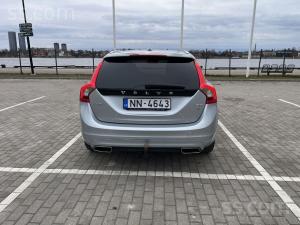Pelēks Volvo V60 2014 Rīga, ar dzinēja tilpumu 2.40 L un nobraukumu 206 tūkst. km par 9990 €, foto 5 vietnē AUTOMOTO.COM.LV