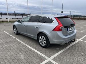 Pelēks Volvo V60 2014 Rīga, ar dzinēja tilpumu 2.40 L un nobraukumu 206 tūkst. km par 9990 €, foto 6 vietnē AUTOMOTO.COM.LV