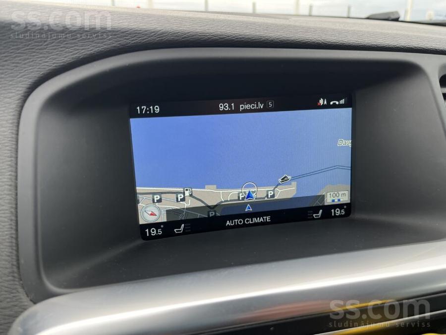 Pelēks Volvo V60 2014 Rīga, ar dzinēja tilpumu 2.40 L un nobraukumu 206 tūkst. km par 9990 €, foto 18 vietnē AUTOMOTO.COM.LV