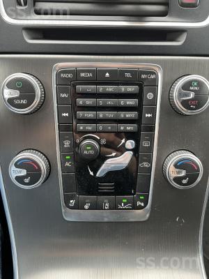 Pelēks Volvo V60 2014 Rīga, ar dzinēja tilpumu 2.40 L un nobraukumu 206 tūkst. km par 9990 €, foto 19 vietnē AUTOMOTO.COM.LV