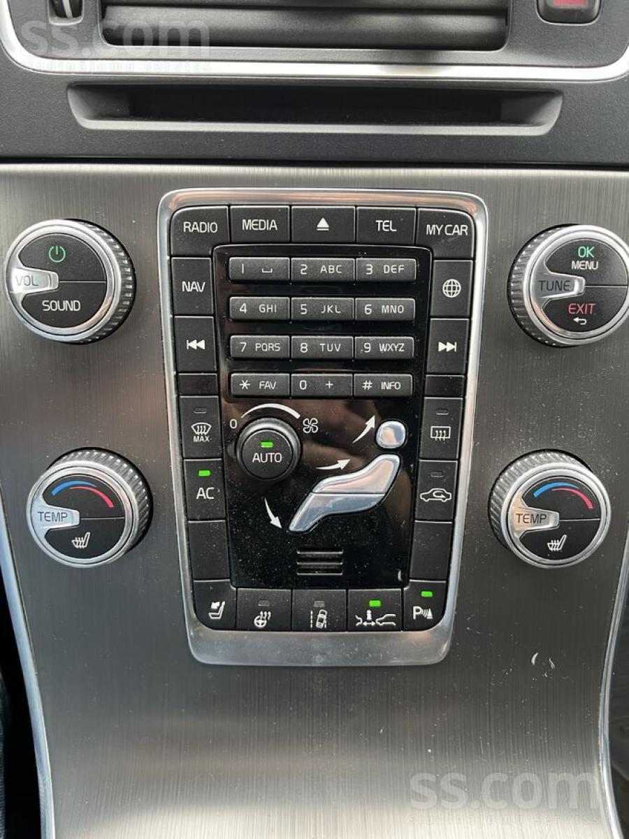 Pelēks Volvo V60 2014 Rīga, ar dzinēja tilpumu 2.40 L un nobraukumu 206 tūkst. km par 9990 €, foto 19 vietnē AUTOMOTO.COM.LV