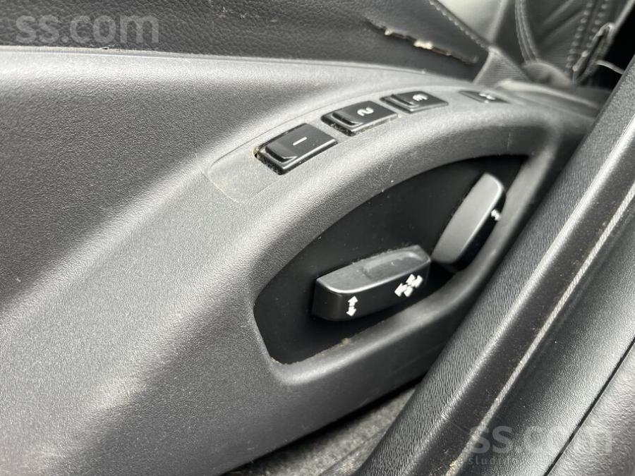 Pelēks Volvo V60 2014 Rīga, ar dzinēja tilpumu 2.40 L un nobraukumu 206 tūkst. km par 9990 €, foto 21 vietnē AUTOMOTO.COM.LV