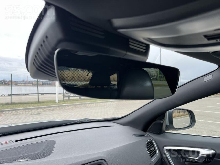 Pelēks Volvo V60 2014 Rīga, ar dzinēja tilpumu 2.40 L un nobraukumu 206 tūkst. km par 9990 €, foto 25 vietnē AUTOMOTO.COM.LV