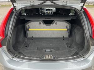 Pelēks Volvo V60 2014 Rīga, ar dzinēja tilpumu 2.40 L un nobraukumu 206 tūkst. km par 9990 €, foto 27 vietnē AUTOMOTO.COM.LV