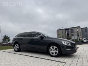 Pelēks Volvo V60 2014 Rīga, ar dzinēja tilpumu 2.00 L un nobraukumu 330 tūkst. km par 7800 €, foto 4 vietnē AUTOMOTO.COM.LV