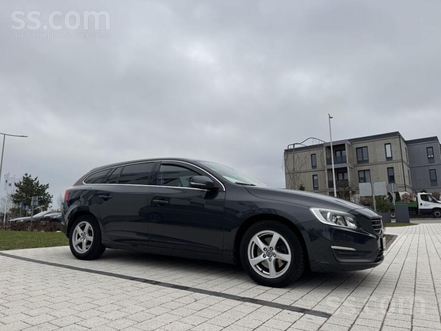 Pelēks Volvo V60 2014 Rīga, ar dzinēja tilpumu 2.00 L un nobraukumu 330 tūkst. km par 7800 €, foto 4 vietnē AUTOMOTO.COM.LV