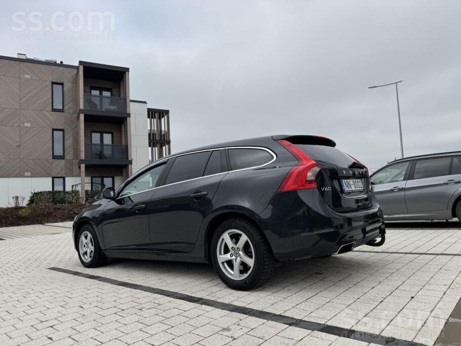 Pelēks Volvo V60 2014 Rīga, ar dzinēja tilpumu 2.00 L un nobraukumu 330 tūkst. km par 7800 €, foto 6 vietnē AUTOMOTO.COM.LV