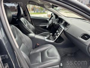 Pelēks Volvo V60 2014 Rīga, ar dzinēja tilpumu 2.00 L un nobraukumu 330 tūkst. km par 7800 €, foto 8 vietnē AUTOMOTO.COM.LV