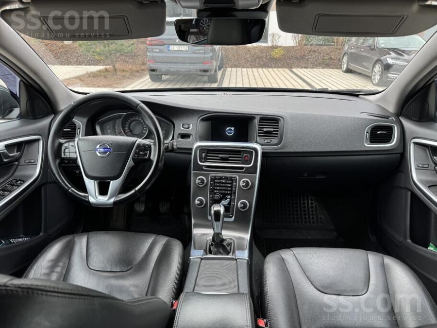 Pelēks Volvo V60 2014 Rīga, ar dzinēja tilpumu 2.00 L un nobraukumu 330 tūkst. km par 7800 €, foto 10 vietnē AUTOMOTO.COM.LV