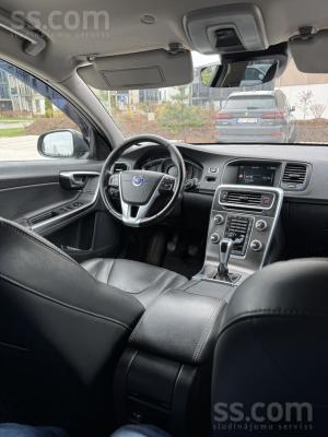 Pelēks Volvo V60 2014 Rīga, ar dzinēja tilpumu 2.00 L un nobraukumu 330 tūkst. km par 7800 €, foto 11 vietnē AUTOMOTO.COM.LV