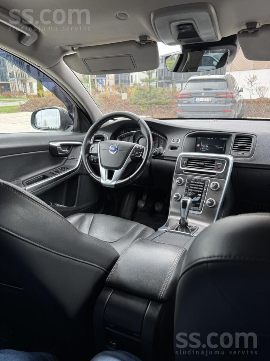 Pelēks Volvo V60 2014 Rīga, ar dzinēja tilpumu 2.00 L un nobraukumu 330 tūkst. km par 7800 €, foto 11 vietnē AUTOMOTO.COM.LV