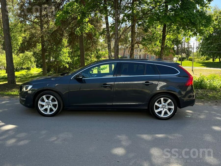 Grey Volvo V60 2014 in Riga, with an engine capacity of 1.60 L and mileage of 0 thousand km for 4599 €, photo 3 on AUTOMOTO.COM.LV
