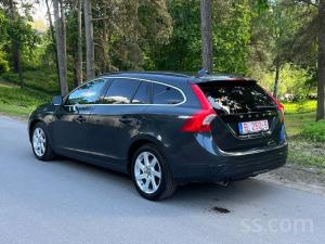 Grey Volvo V60 2014 in Riga, with an engine capacity of 1.60 L and mileage of 0 thousand km for 4599 €, photo 4 on AUTOMOTO.COM.LV