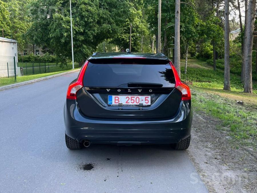 Grey Volvo V60 2014 in Riga, with an engine capacity of 1.60 L and mileage of 0 thousand km for 4599 €, photo 5 on AUTOMOTO.COM.LV