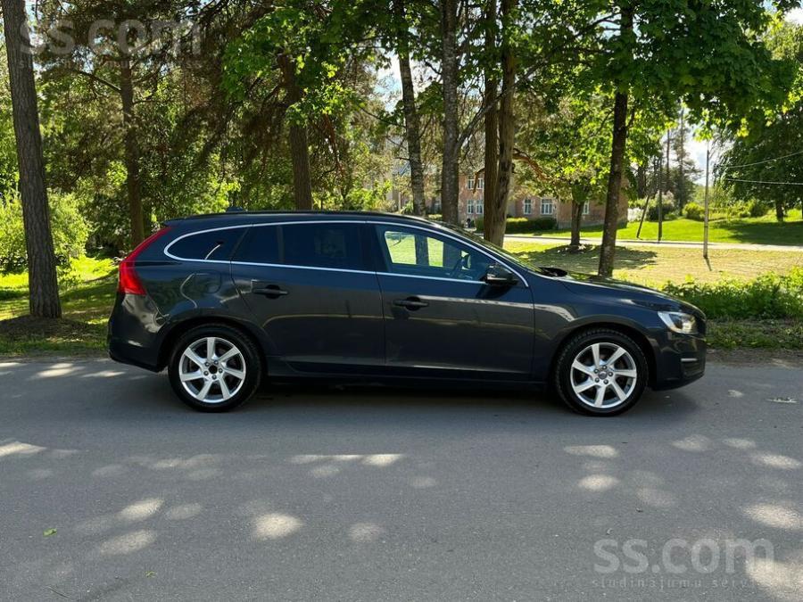 Grey Volvo V60 2014 in Riga, with an engine capacity of 1.60 L and mileage of 0 thousand km for 4599 €, photo 7 on AUTOMOTO.COM.LV