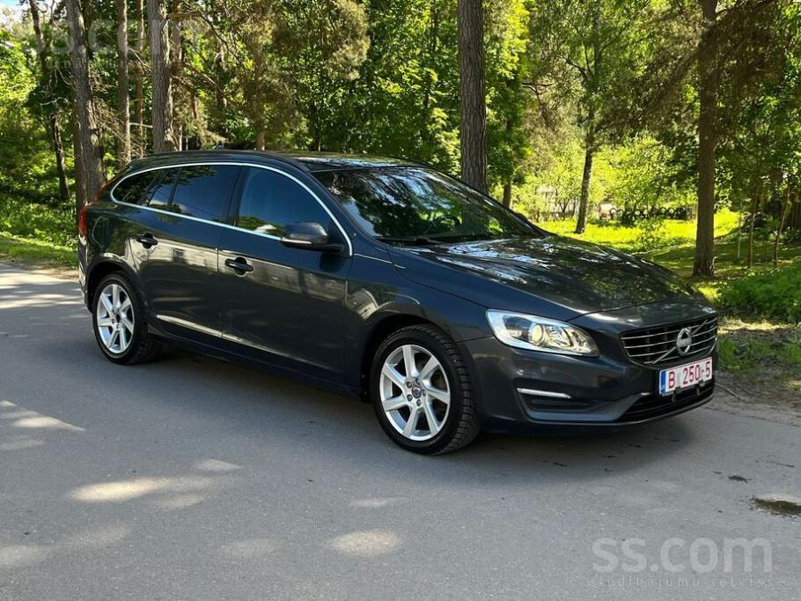 Grey Volvo V60 2014 in Riga, with an engine capacity of 1.60 L and mileage of 0 thousand km for 4599 €, photo 8 on AUTOMOTO.COM.LV