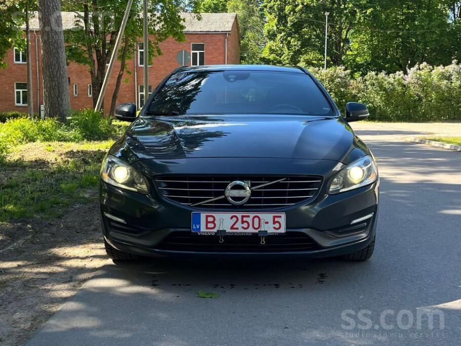 Grey Volvo V60 2014 in Riga, with an engine capacity of 1.60 L and mileage of 0 thousand km for 4599 €, photo 9 on AUTOMOTO.COM.LV