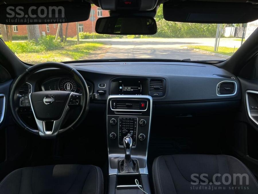 Grey Volvo V60 2014 in Riga, with an engine capacity of 1.60 L and mileage of 0 thousand km for 4599 €, photo 11 on AUTOMOTO.COM.LV