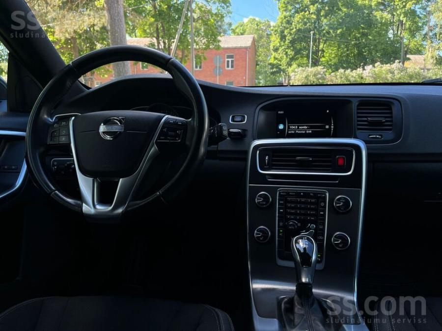 Grey Volvo V60 2014 in Riga, with an engine capacity of 1.60 L and mileage of 0 thousand km for 4599 €, photo 12 on AUTOMOTO.COM.LV