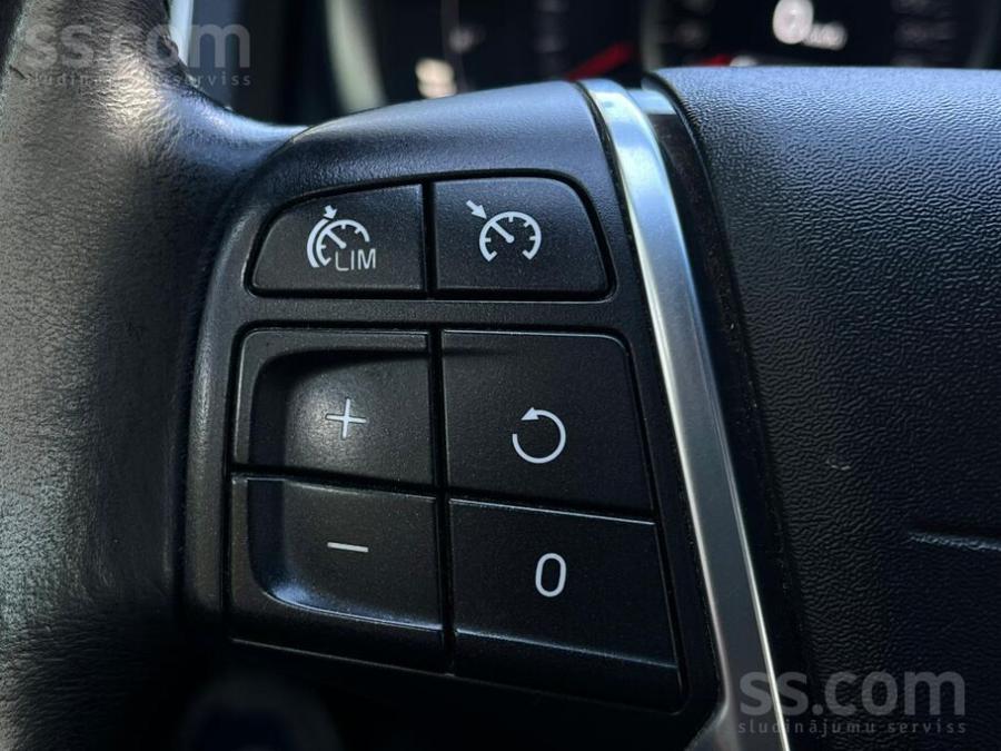 Grey Volvo V60 2014 in Riga, with an engine capacity of 1.60 L and mileage of 0 thousand km for 4599 €, photo 15 on AUTOMOTO.COM.LV