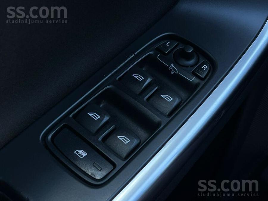 Grey Volvo V60 2014 in Riga, with an engine capacity of 1.60 L and mileage of 0 thousand km for 4599 €, photo 17 on AUTOMOTO.COM.LV